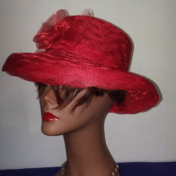 SilverStone | Accessories | Stunningly Beautiful Silverstone Red Hat ...